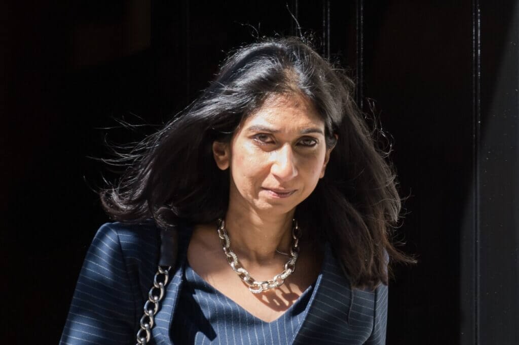 العرب في بريطانيا | ابنة المهاجرين.. من هي وزيرة الداخلية البريطاني...